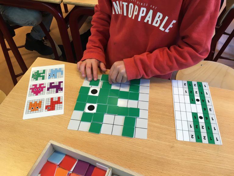 Kleuters digitaal! Ontdek welk figuur er uit je code komt! - Kleuters ...