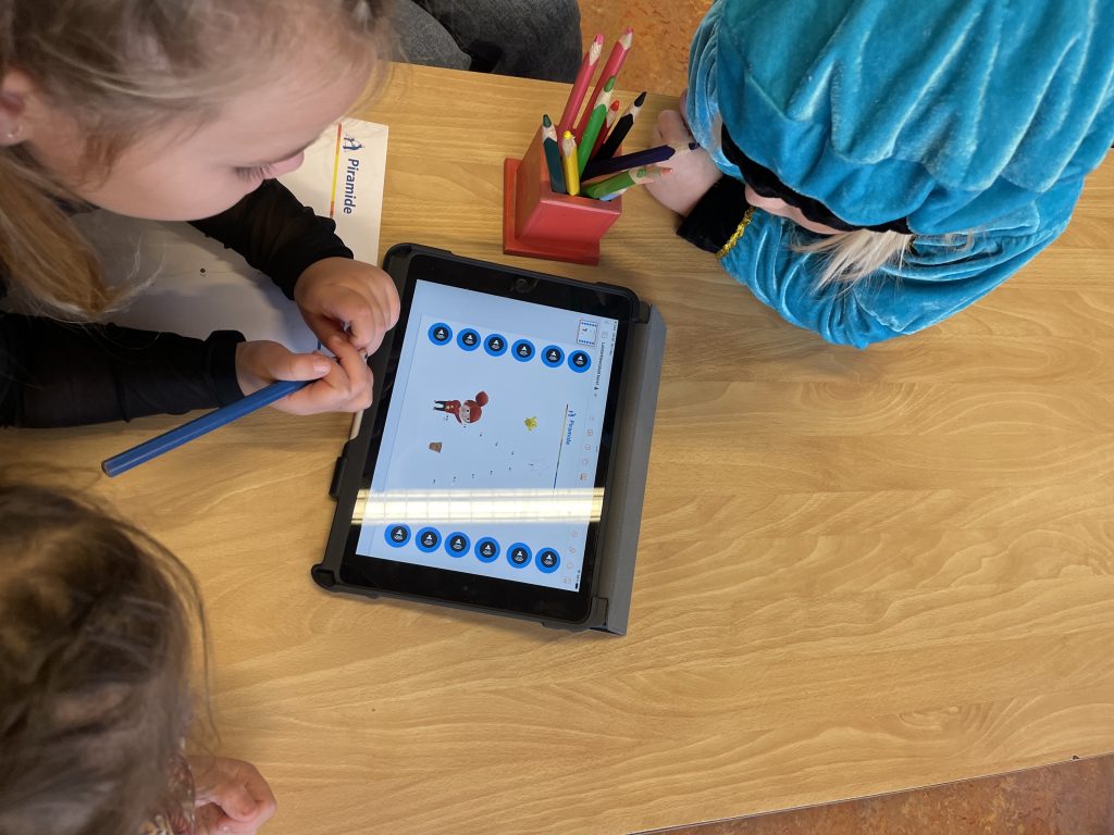 Kleuters digitaal! De luisterkleurplaat voor kerst! - Kleuters digitaal!